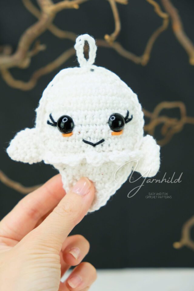 How to crochet a ghost -Halloween CAL part 1. Free crochet ghost pattern