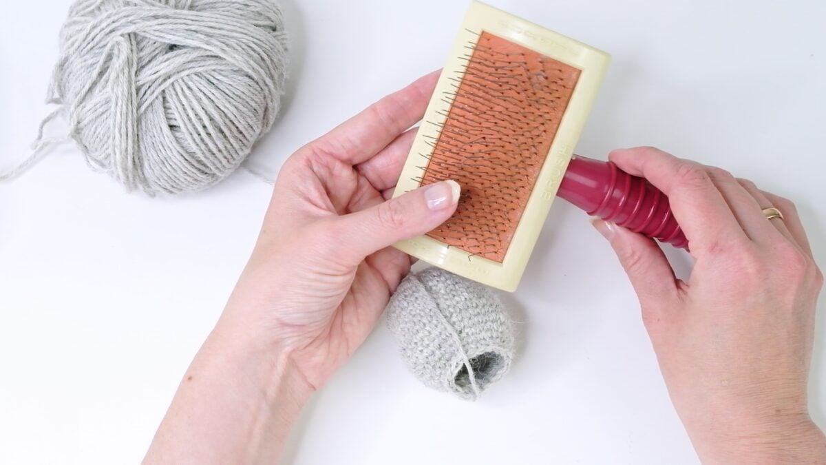 How to brush amigurumi — Crochet with Yarnhild Make your animals fluffy!