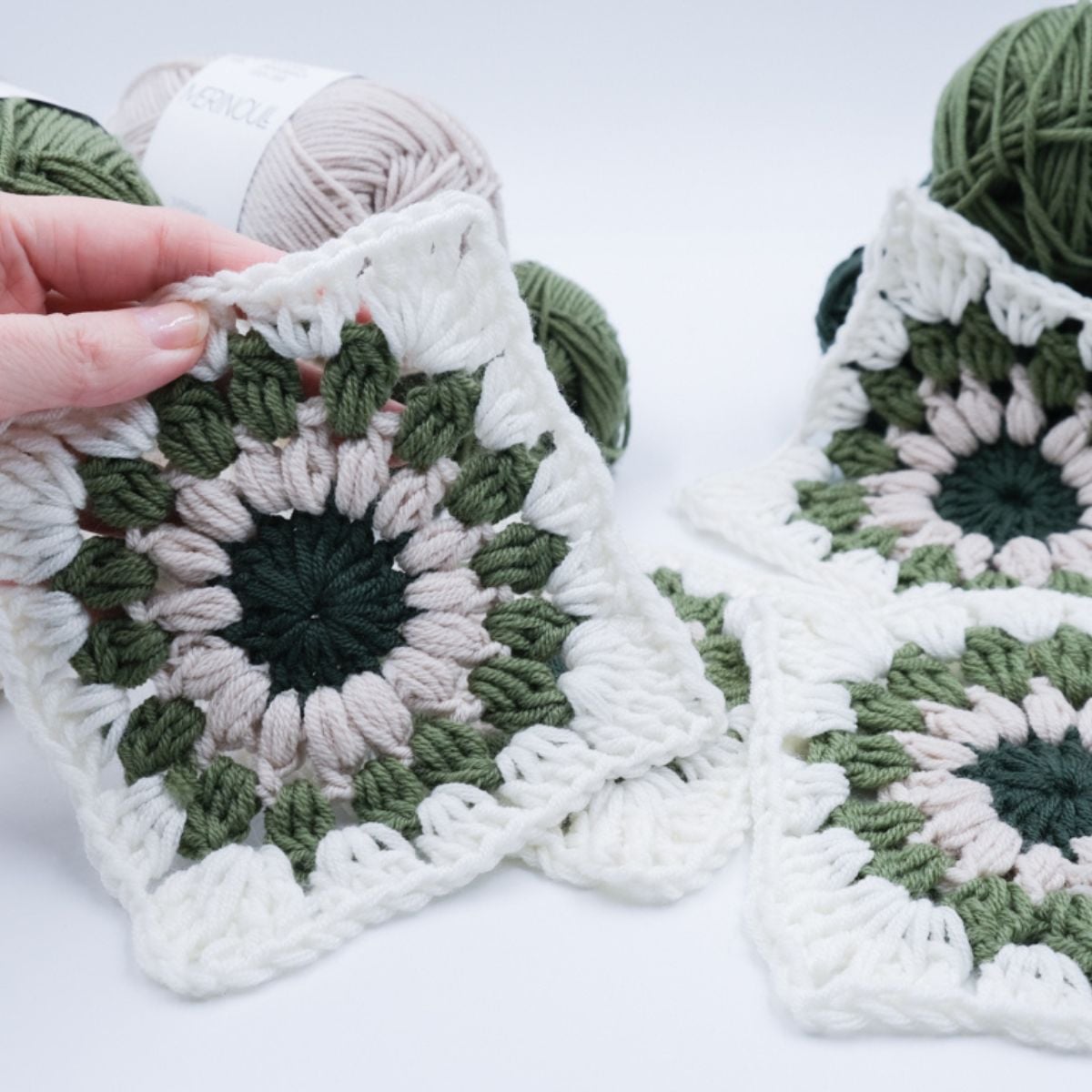 How to crochet the simple and stunning Sunburst Granny Square