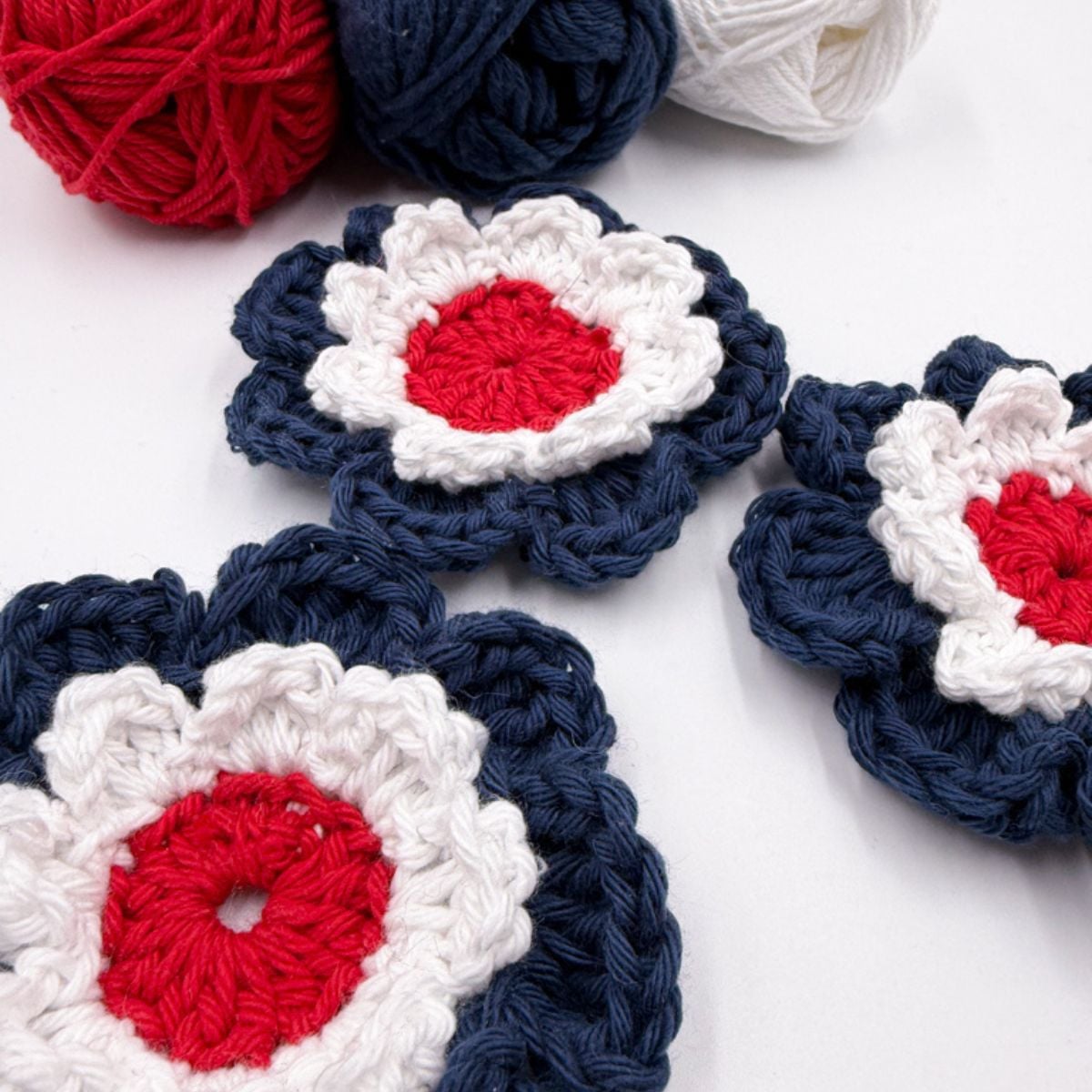 Easy crochet 3 layer flower for beginners - Video tutorial